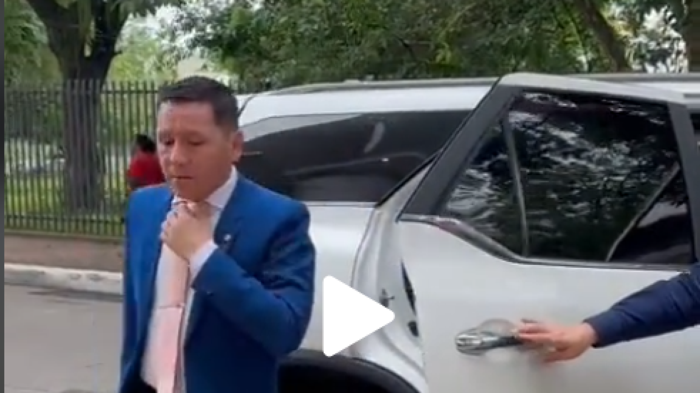 Chaqueñito Pureó Por Camioneta Y Se Plagueó Contra Los Que Se Calentaron Extra Publicación